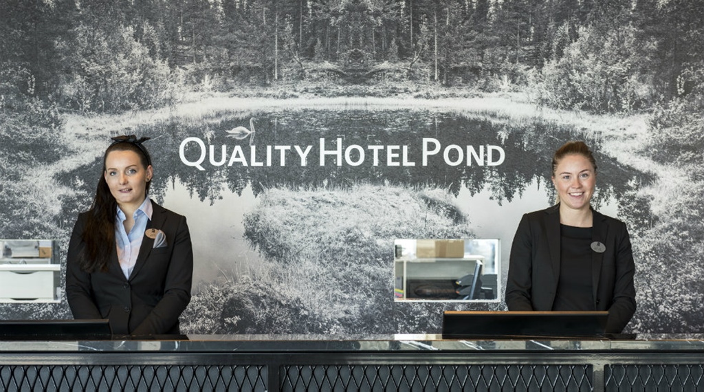 reception-quality-hotel-pond